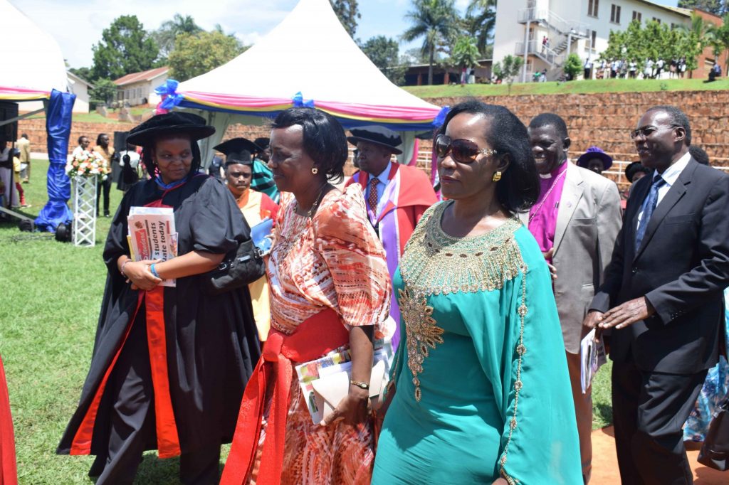 Over 1000 students graduate at UCU 4th Graduation Ceremony - Campus Bee