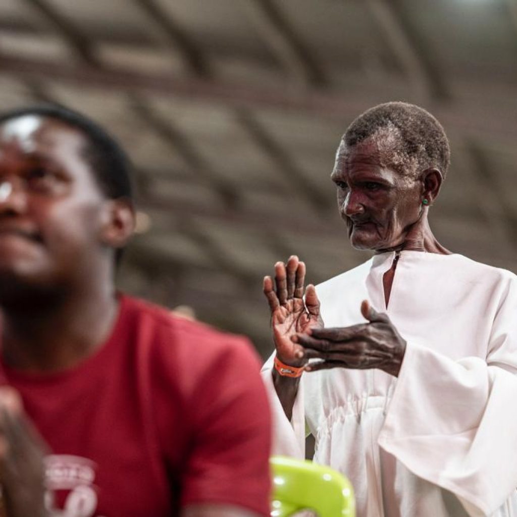 Phaneroo Breaks Hand Clapping Record - Campus Bee