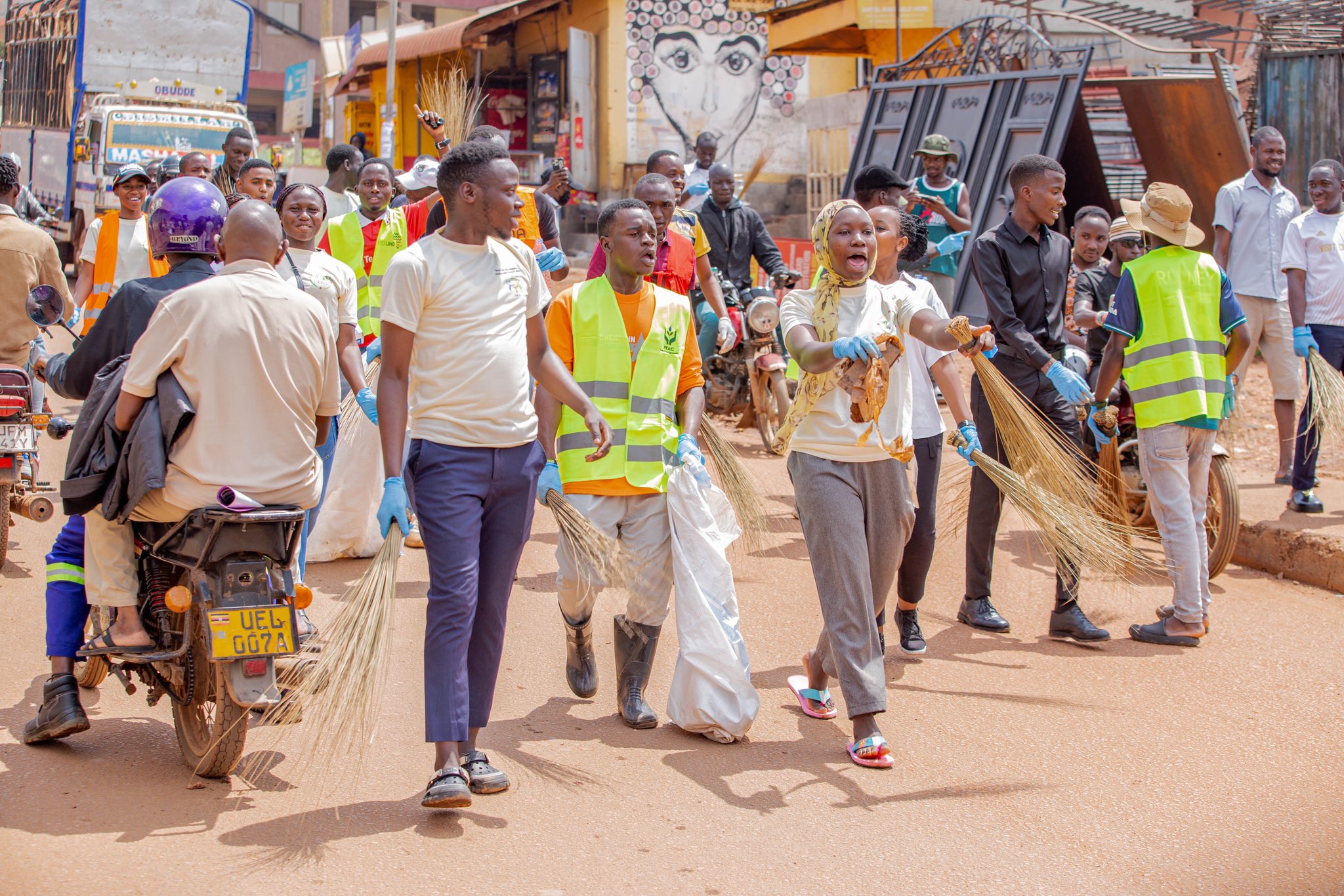 Makerere University Students Team Up To Clean Kikoni - Campus Bee